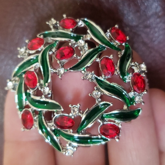 Jewelry | Rhinestone Wreath Christmas Brooch Pin | Poshmark